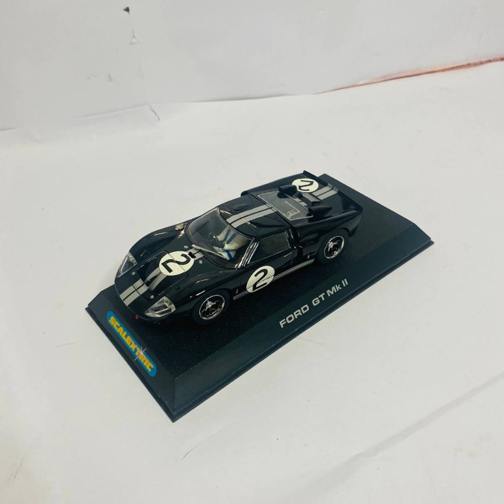 Pre-owned Scalextric Scalextrix FORD GT-MK II-C2463 - Own4Less